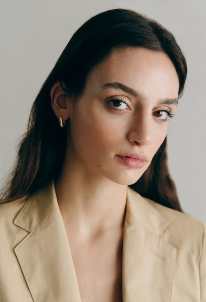 Model: Anna Q | MMG Models